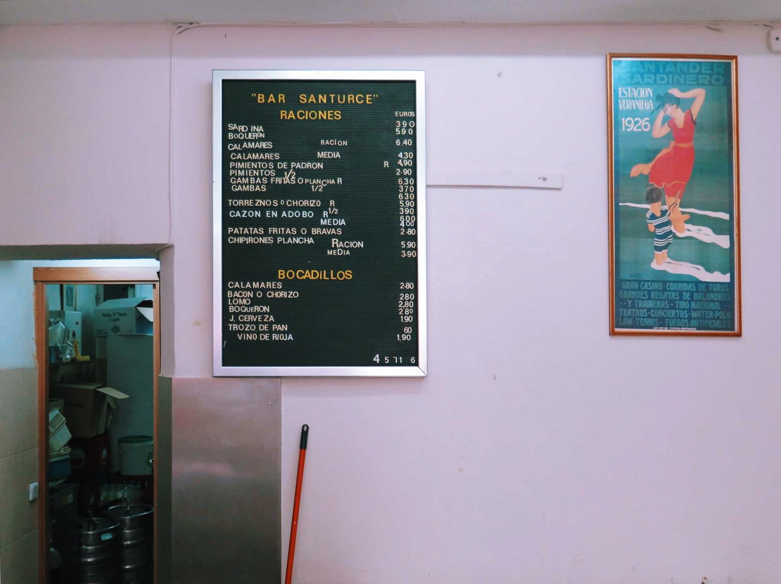The Rastro fish bar that will never give in to tourism (even when it ...